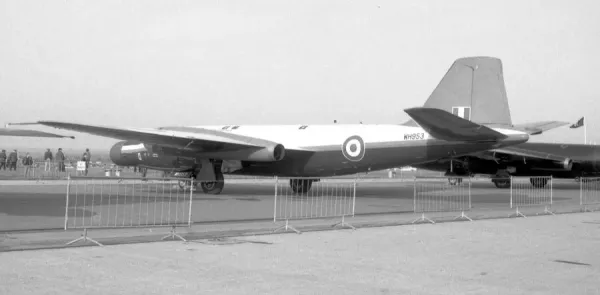 English Electric Canberra B. 6 mod. WH953 Our beautiful Wall Art and ...