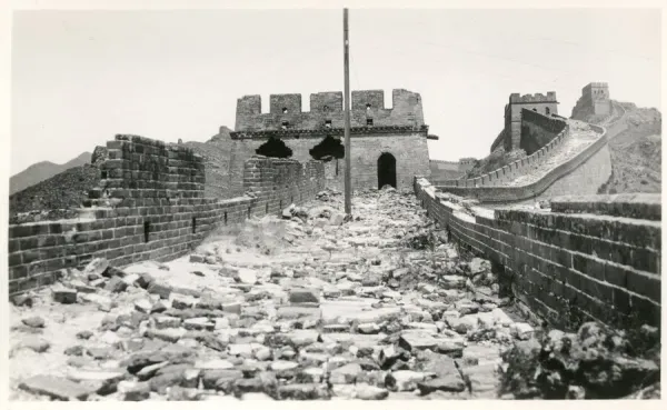 Loose stones, damage, on top of the Great Wall, China