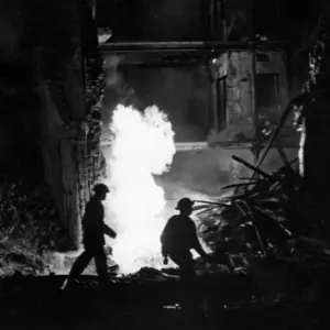Scene in Poplar High Street during the Blitz, WW2 Our beautiful Wall ...